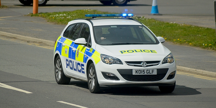 Swindon police investigate as man tries to lure young girls to his car
