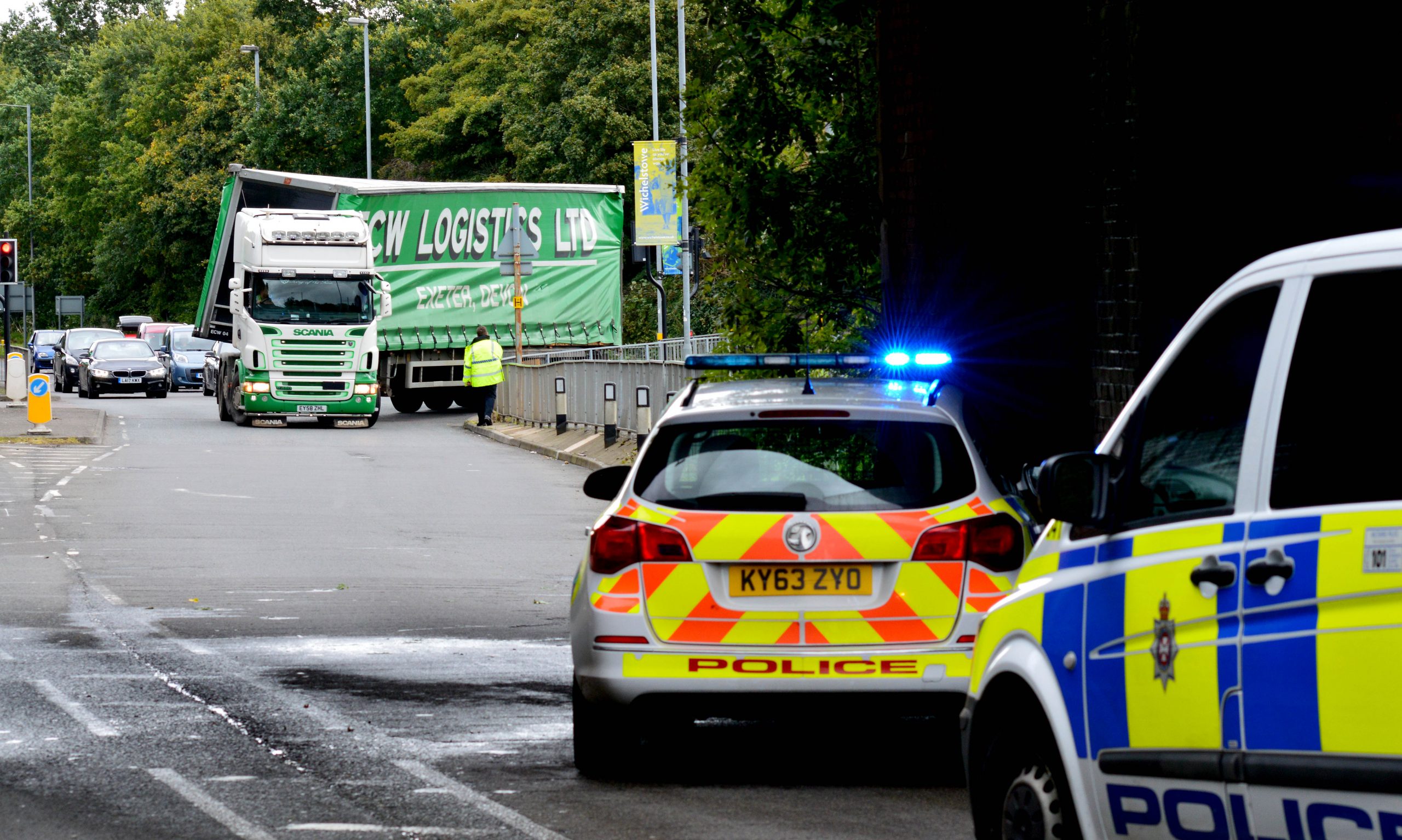 Yet another lorry strikes infamous Wootton Bassett Road railway bridge