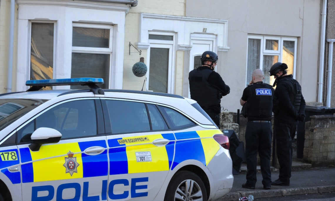 Large police presence in Swindon street as firearms officers stand ...