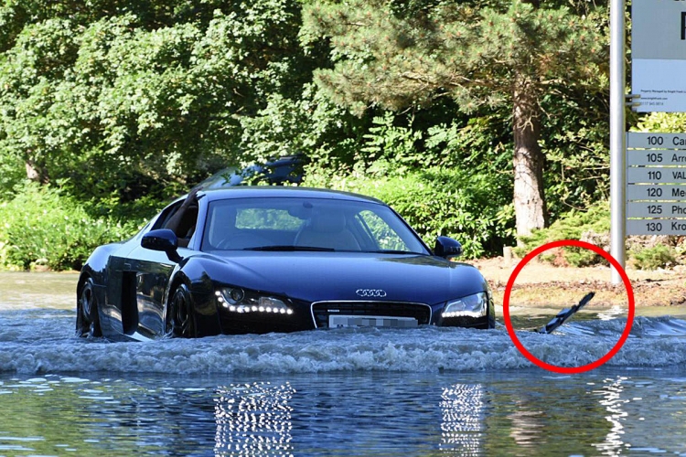 £100k Audi R8 and other cars damaged as workers risk flood water