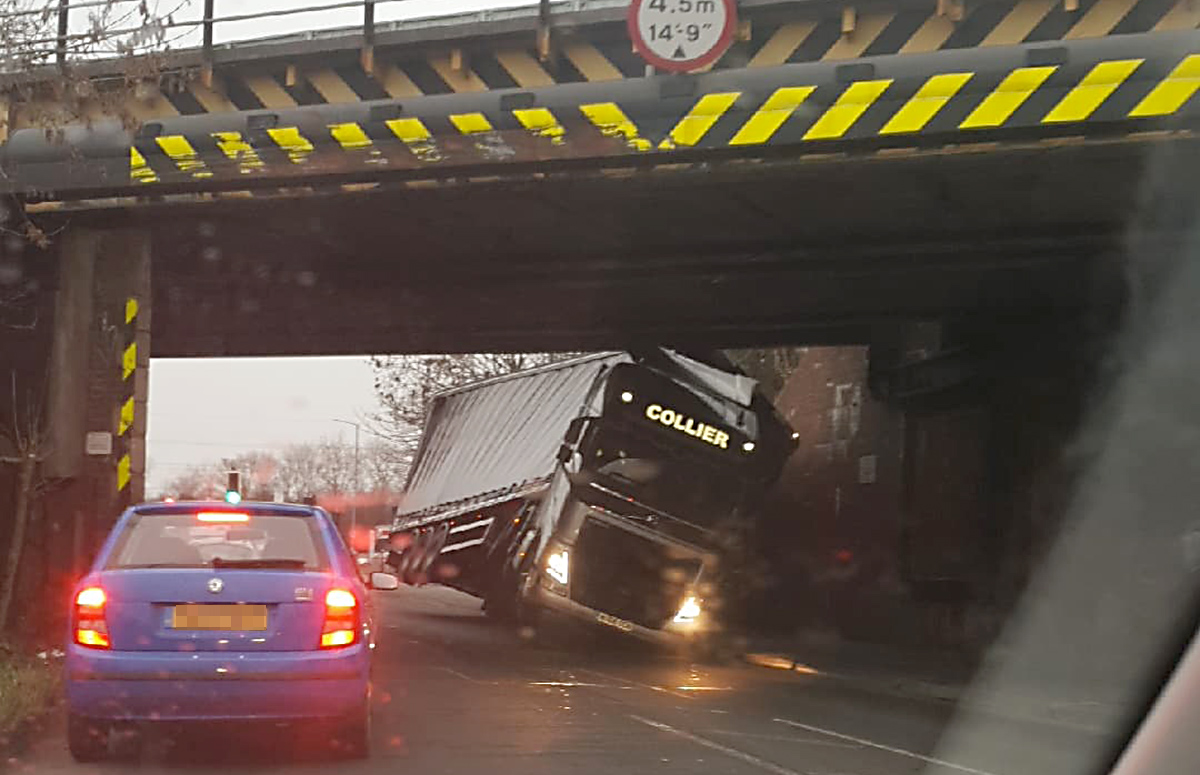 Delays expected as lorry hits railway bridge on Wootton Bassett Road