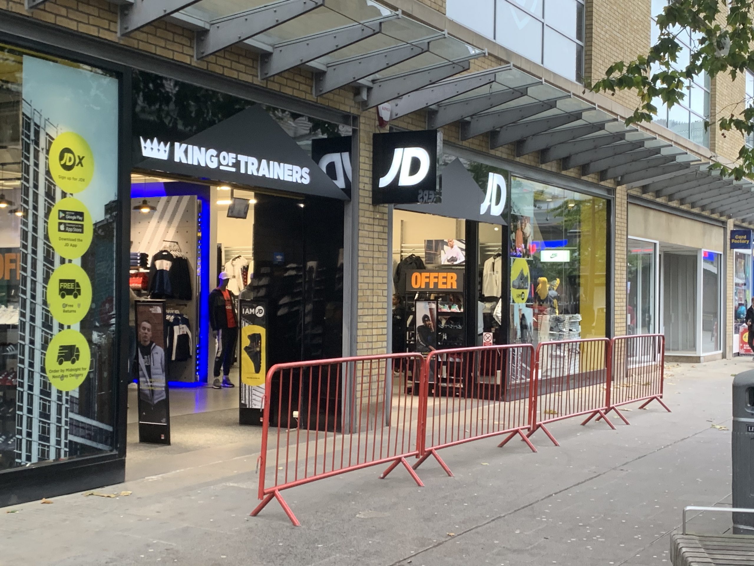 Security barrier erected around JD Sports ahead of planned weekend robbery
