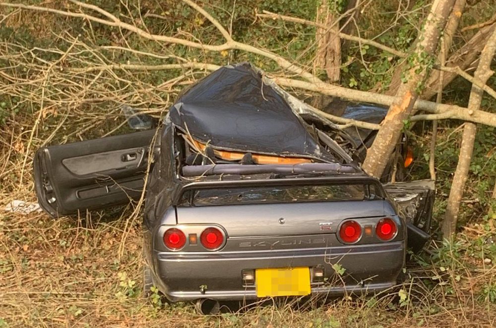 Driver breaks legs crashing Nissan Skyline into tree on A420 near ...
