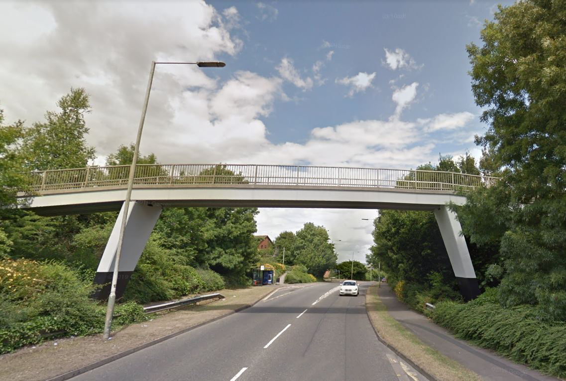 Man threatening to jump from footbridge sees Swindon road closed