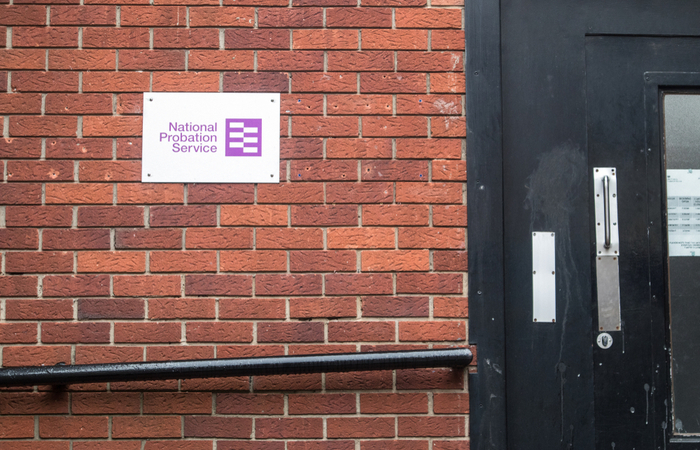 Swindon court issues arrest warrant after violent offender 'goes missing'