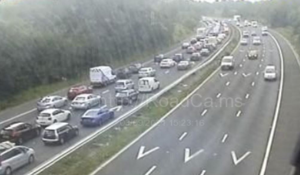 Stationary traffic on M4 as emergency services respond to 'car fire in ...