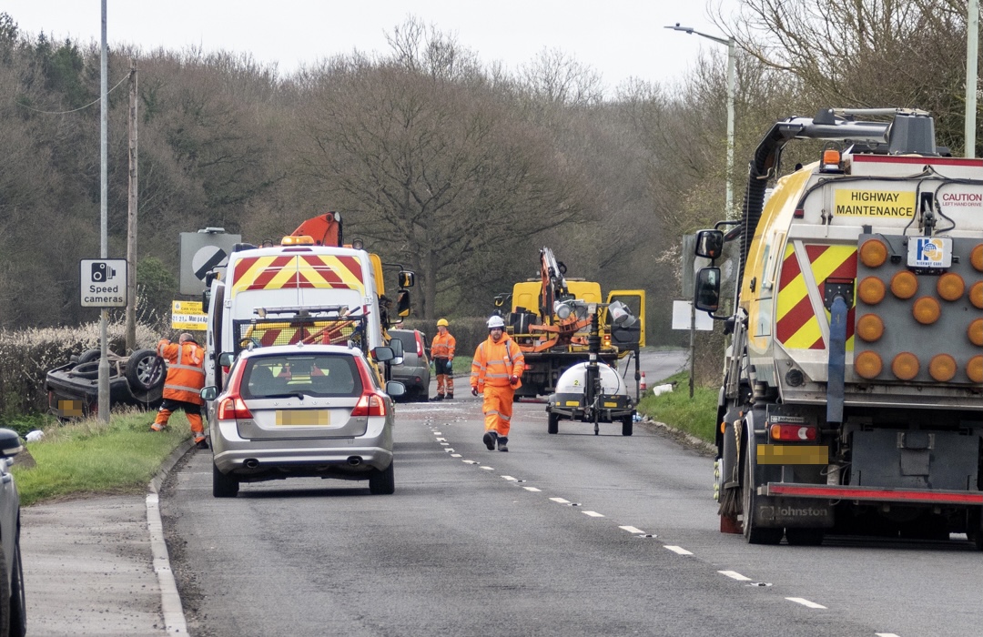 Man killed in two-car crash on A350 as police launch collision ...