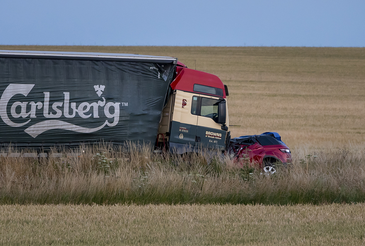 Man killed in devastating A361 crash near Devizes as lorry crushes car