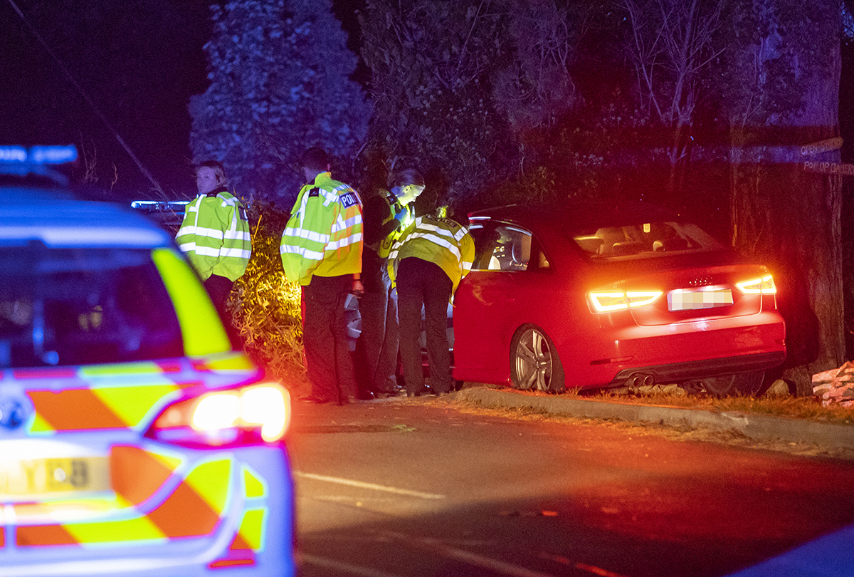 Driver crashes car in Wiltshire village and flees - sparking late night ...