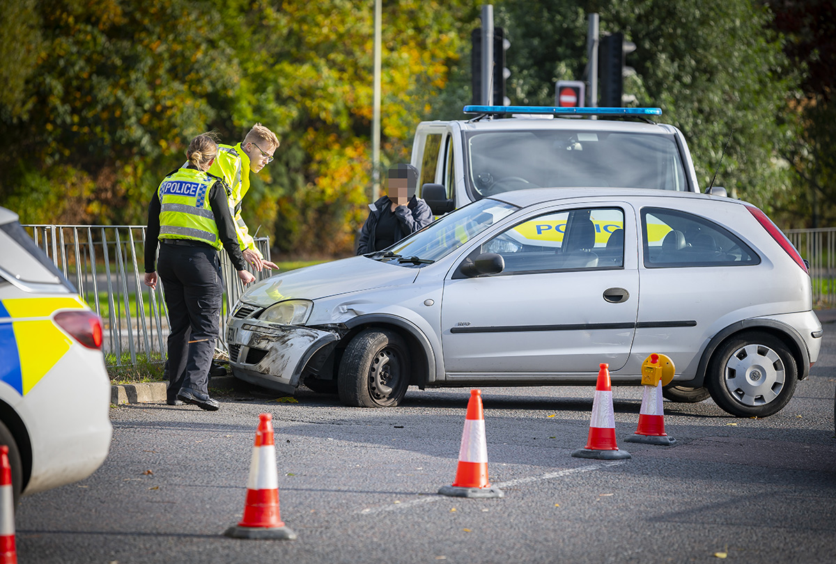 Major route in Swindon partially blocked after car smashes into barrier Major route in Swindon partially blocked after car smashes into barrier