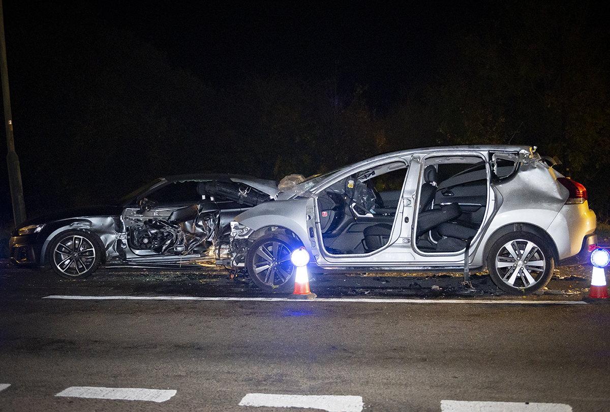 Firefighters rescue casualty from car after crash on A361 junction near Devizes