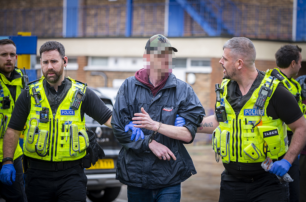 Suspected shoplifter arrested by undercover police officer after foot ...