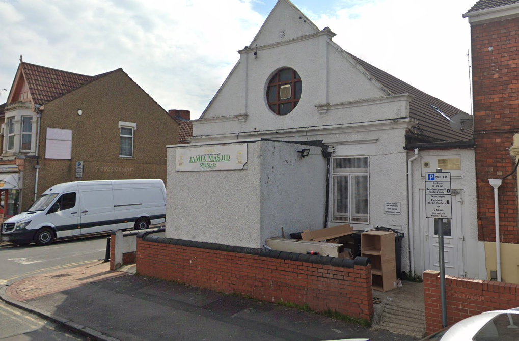 Man 'shouted racial abuse and exposed himself' outside Swindon mosque