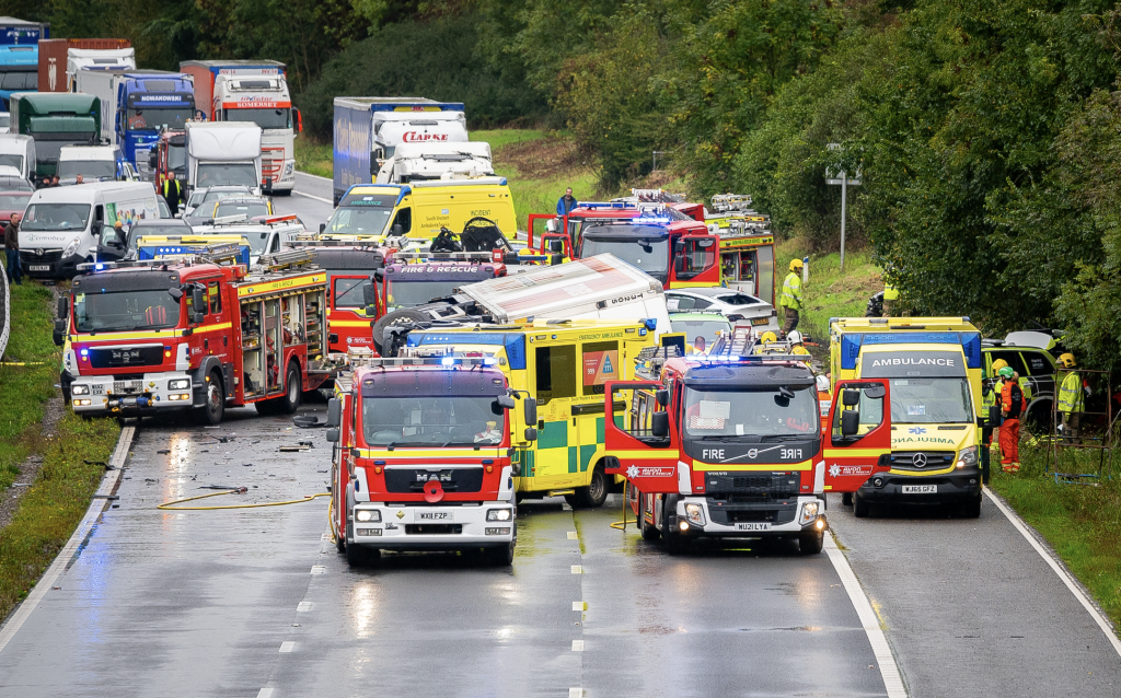 Lorry overturns in serious crash on M4 as road closed both directions