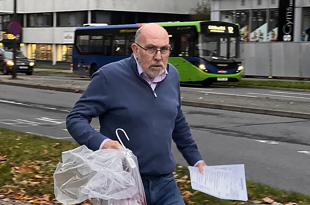 Stalker breached restraining order to contact estranged wife