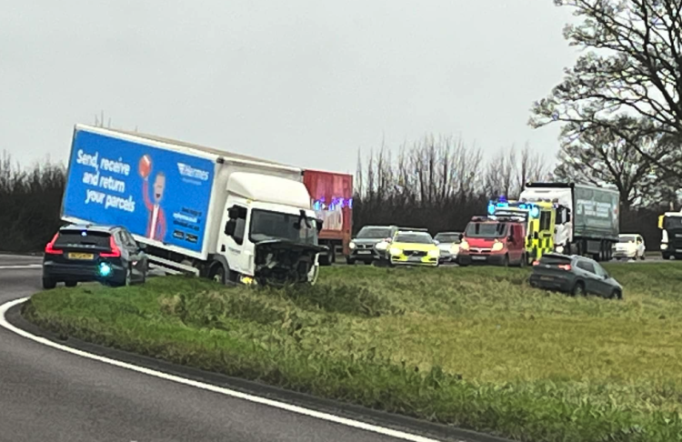 A420 crash: Emergency services called to multi-vehicle collision