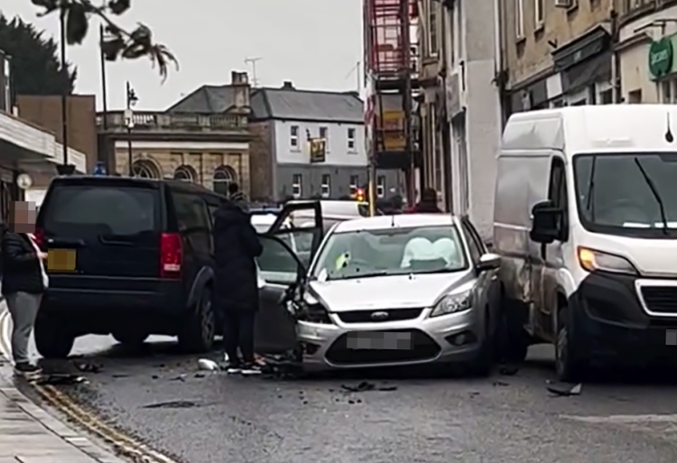Major road in Melksham closed by police after multi-vehicle crash