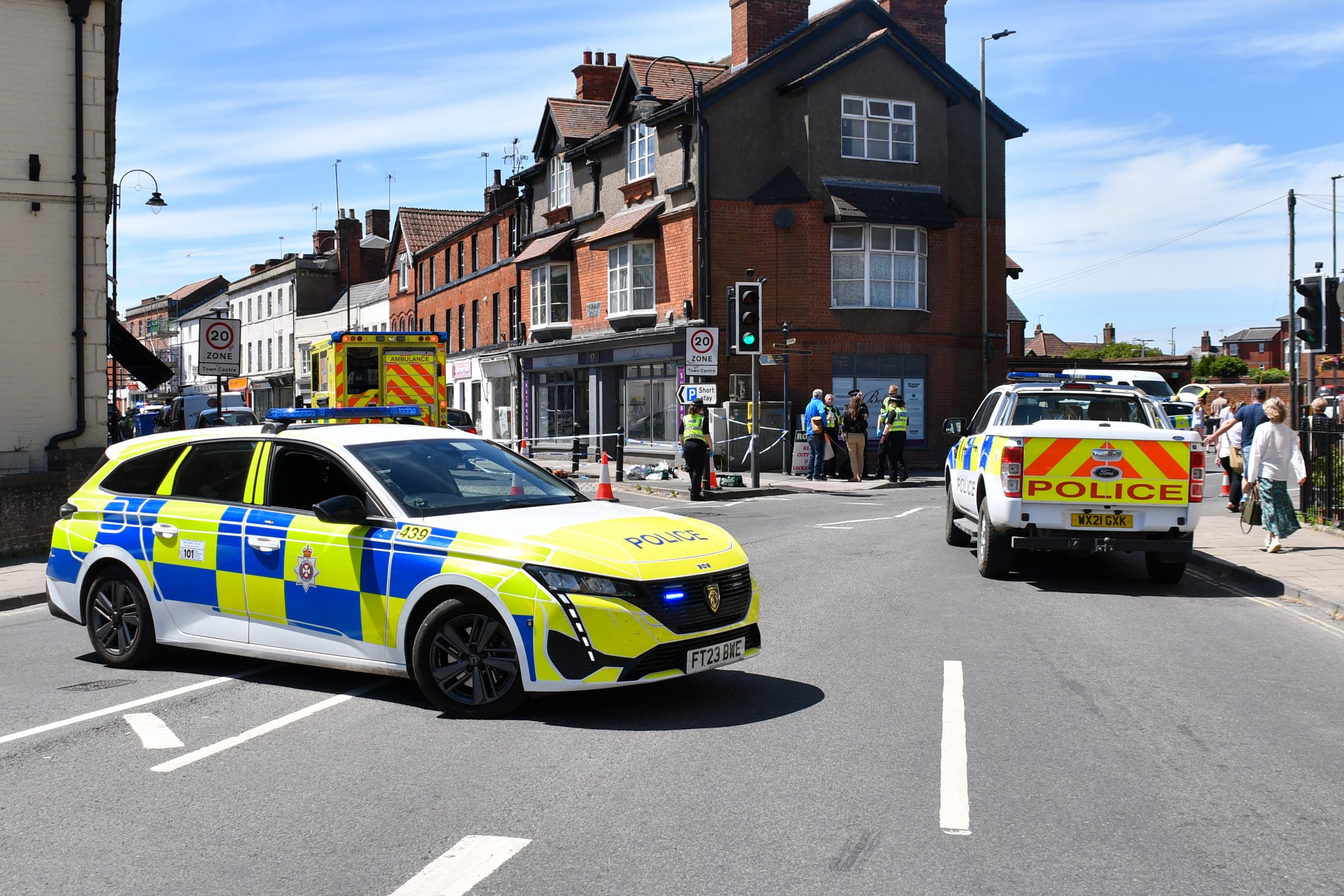Man arrested after 'attempted murder' stabbing in central Devizes