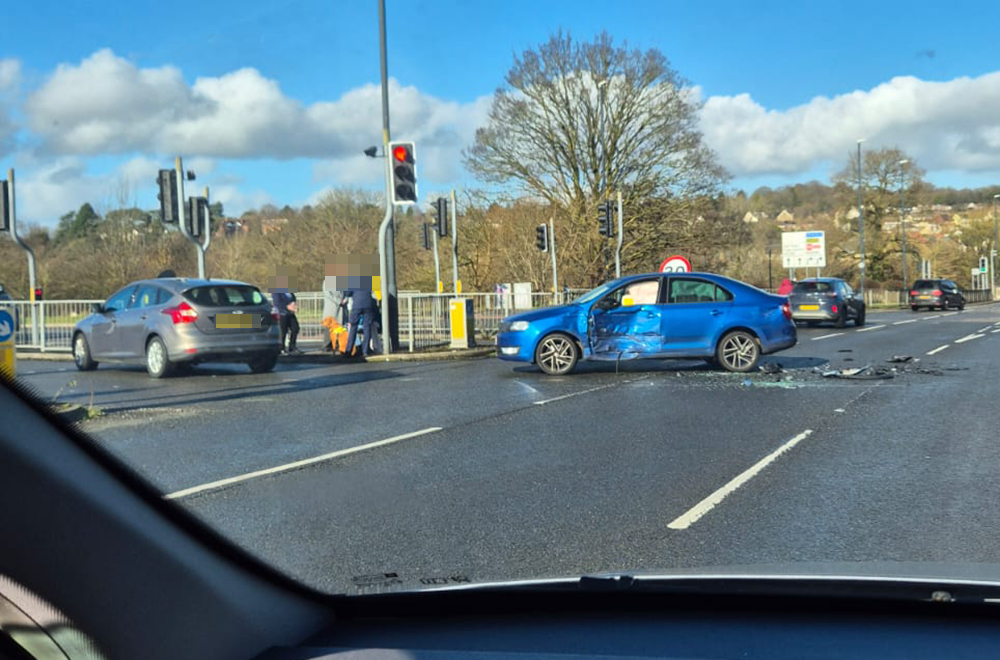 Emergency services race to crash on busy Swindon junction