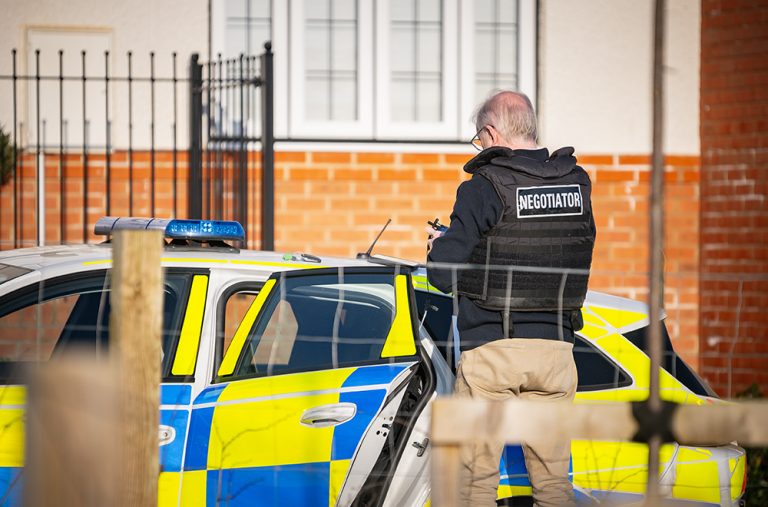 Negotiator tasked as armed police deployed for 'siege' in Faringdon