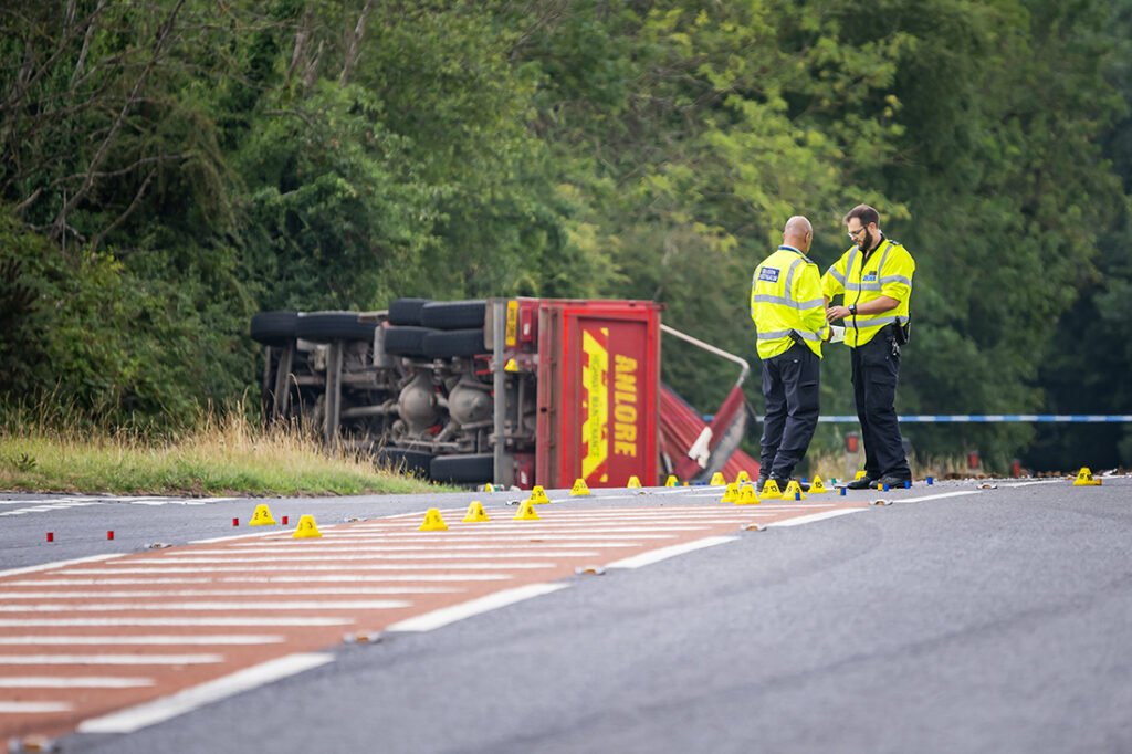 Six people injured and lorry overturns in dramatic A420 crash