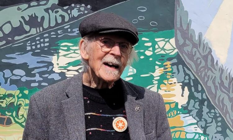 Famous Swindon artist Ken White dies on Christmas Eve aged 82